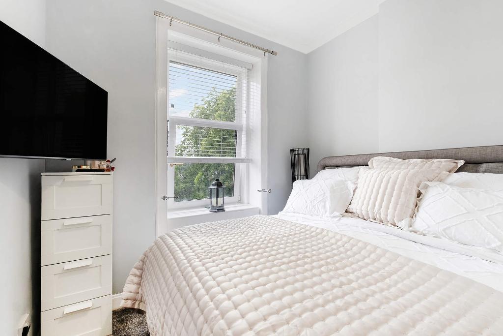 2 Bedroom Upper Cottage Flat For Sale In Swinton Road Baillieston